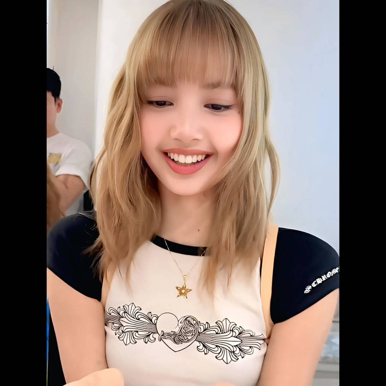 Lisa 粉絲於 7月3日 分享的照片 │ BLACKPINK Lisa 社群 │ 韓愛豆